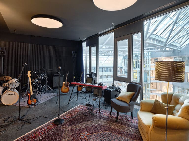 New Work Offices: Das vielseitige Headquarter von New Work SE › PAGE online